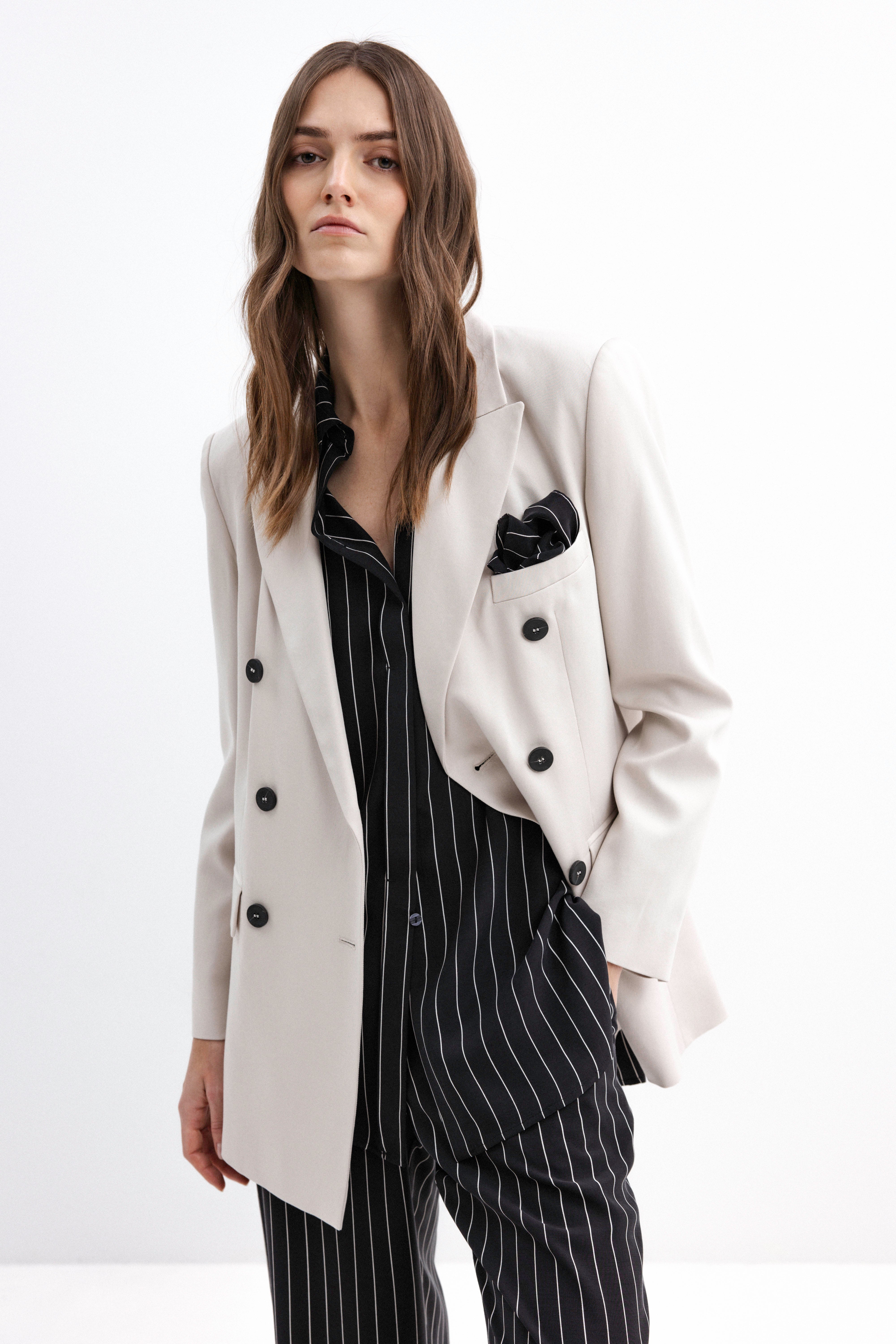 BLACK POCKET SQUARE WITH STRIPES – InAvati