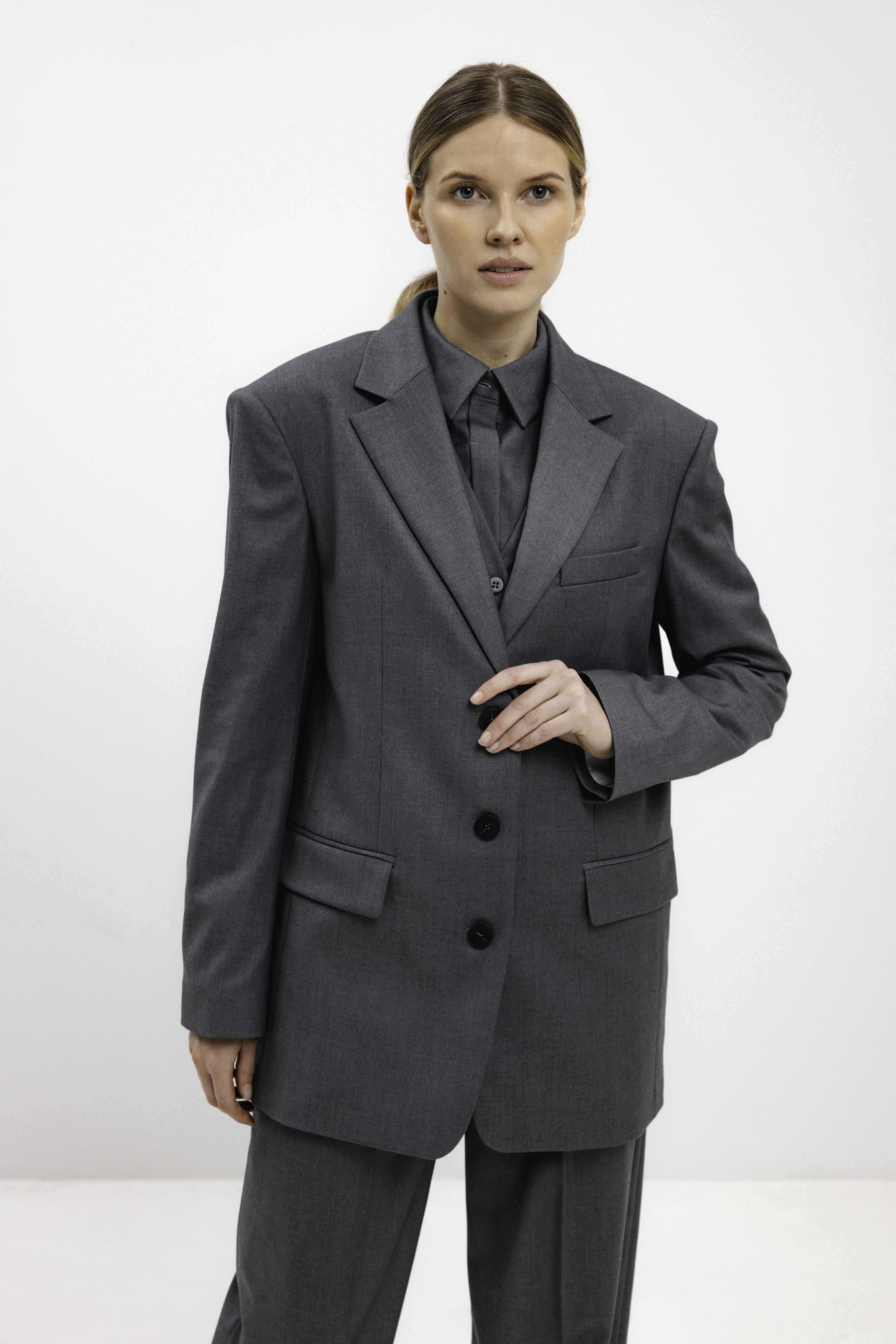 SINGLE-BREASTED OVERSIZED GREY BLAZER – InAvati