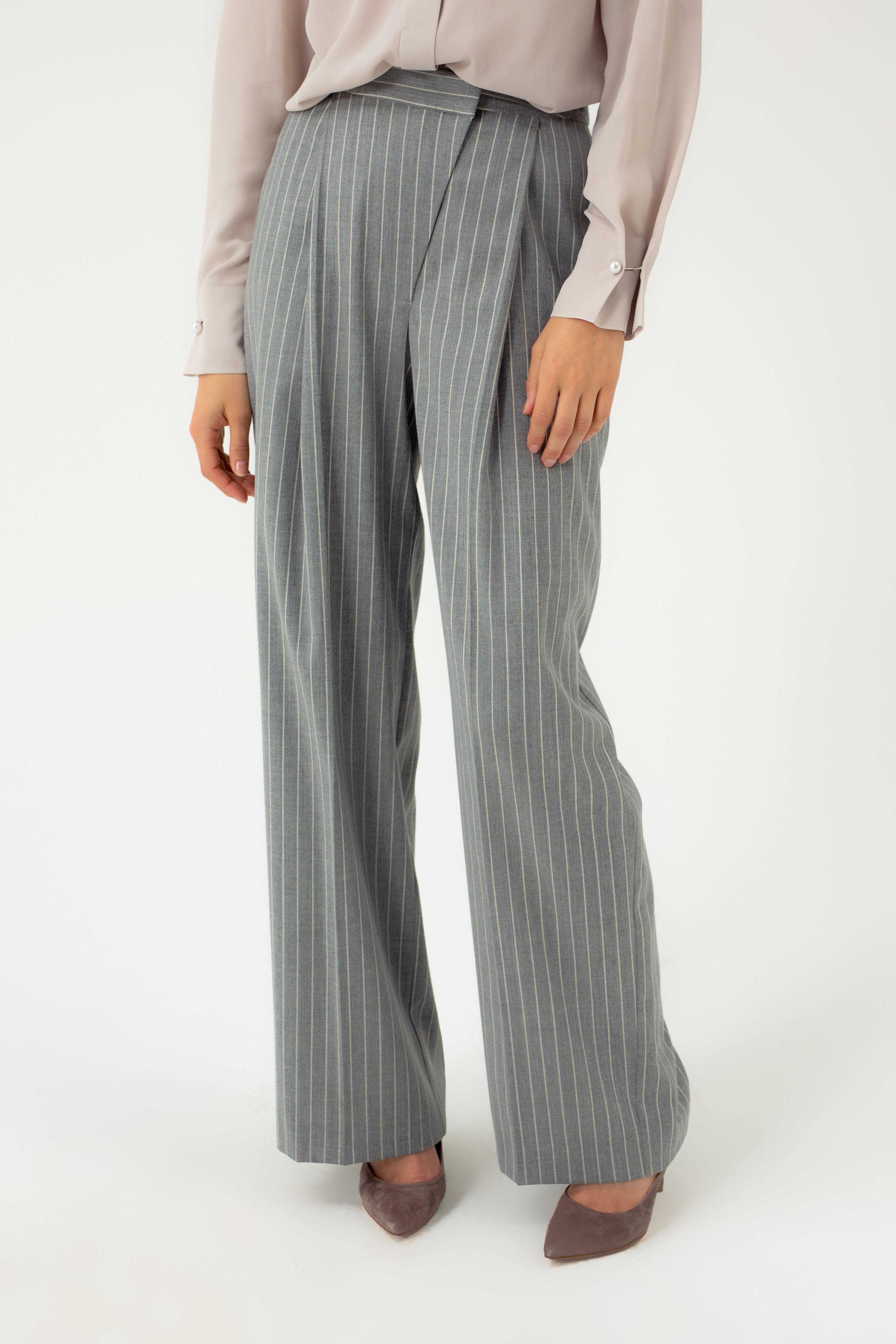 STRIPED WIDE-LEG TROUSERS WITH ASYMMETRIC CLASP – InAvati